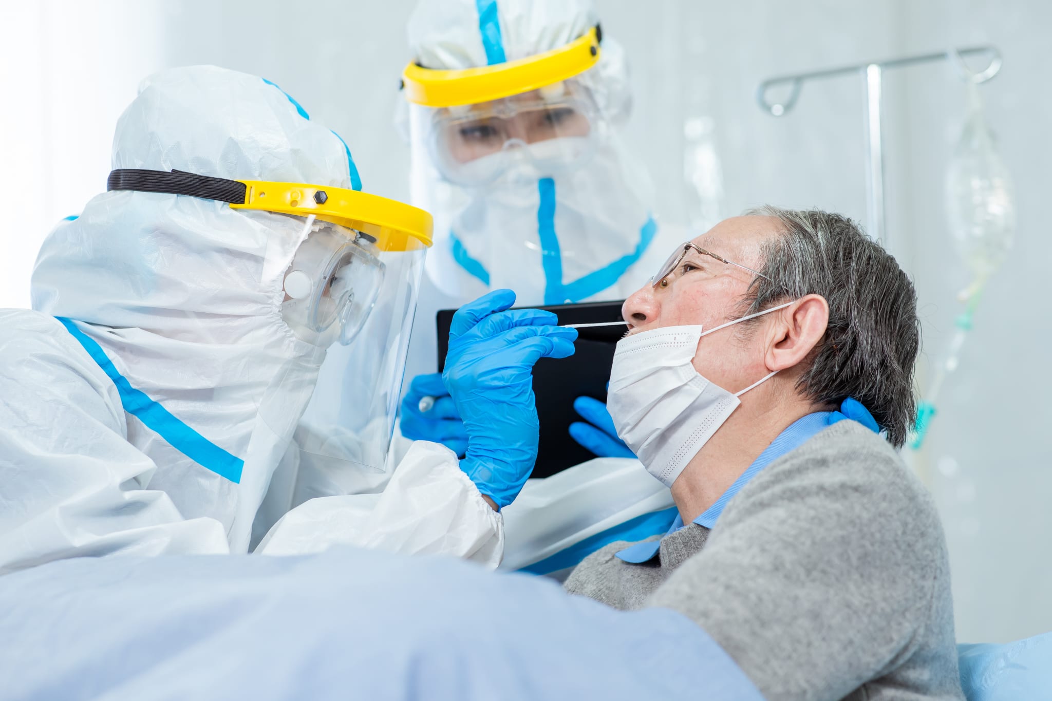 Immunsuppression: Infektiöses SARS-CoV-2 über 2 Monate nachweisbar ...
